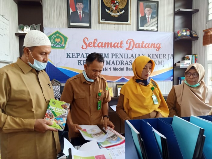 MTsN Model Dampingi Tim PKKM Pengawas Evaluasi Kinerja Madrasah