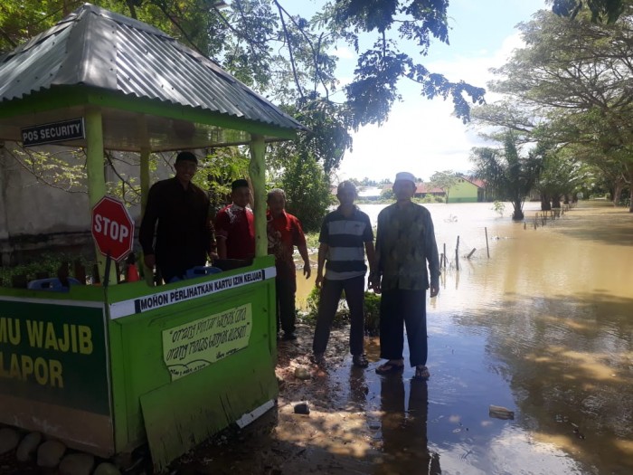 Kakankemenag Aceh Tamiang Tinjau Madrasah Terkena Banjir Kakankemenag Aceh Tamiang Tinjau Madrasah Terkena Banjir